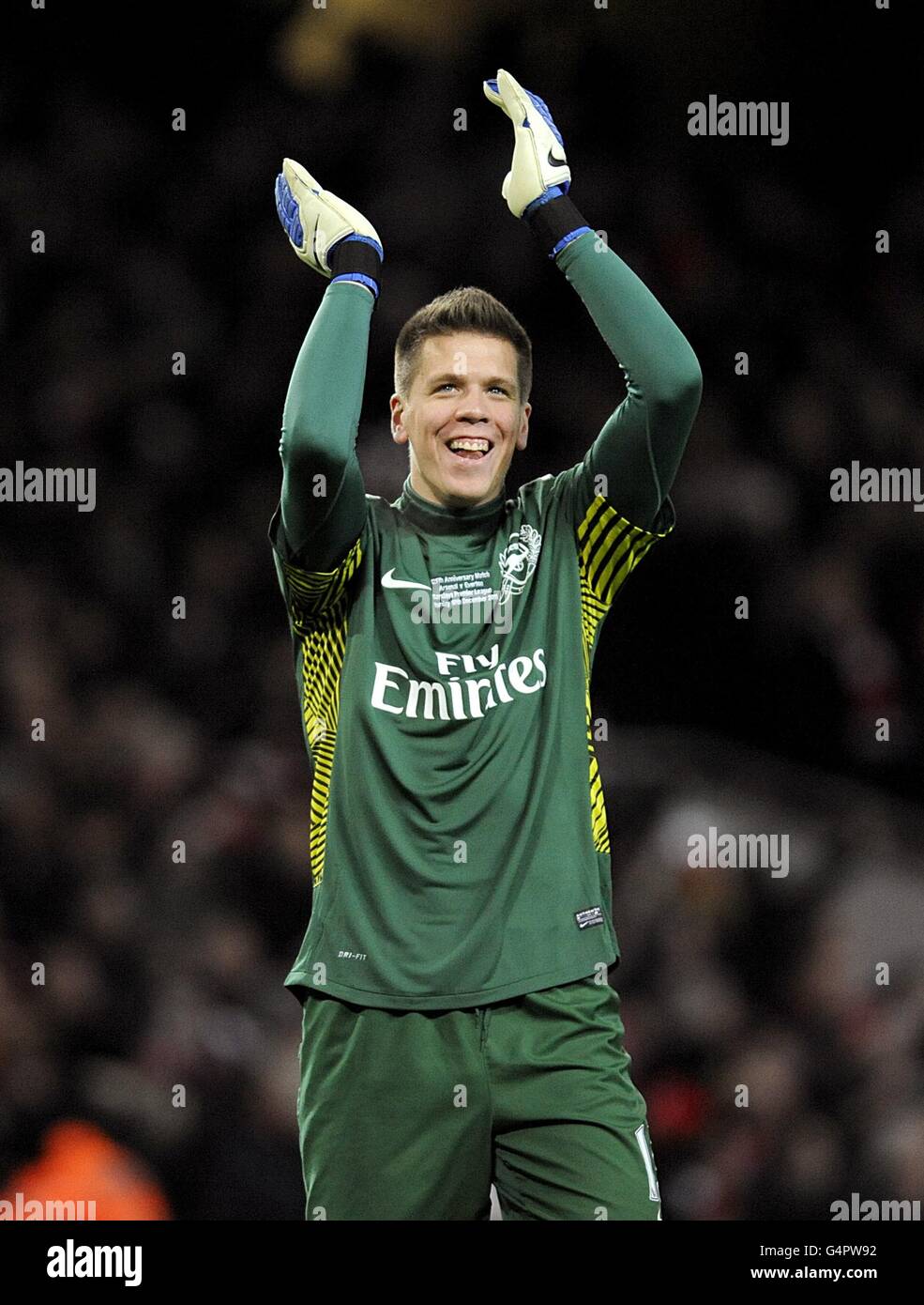 Arsenal goalkeeper Wojciech Szczesny celebrates after team mate Robin ...