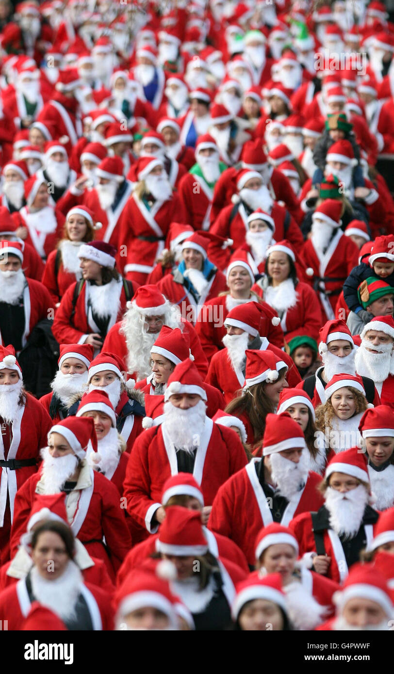 Great Edinburgh Santa Run Stock Photo - Alamy
