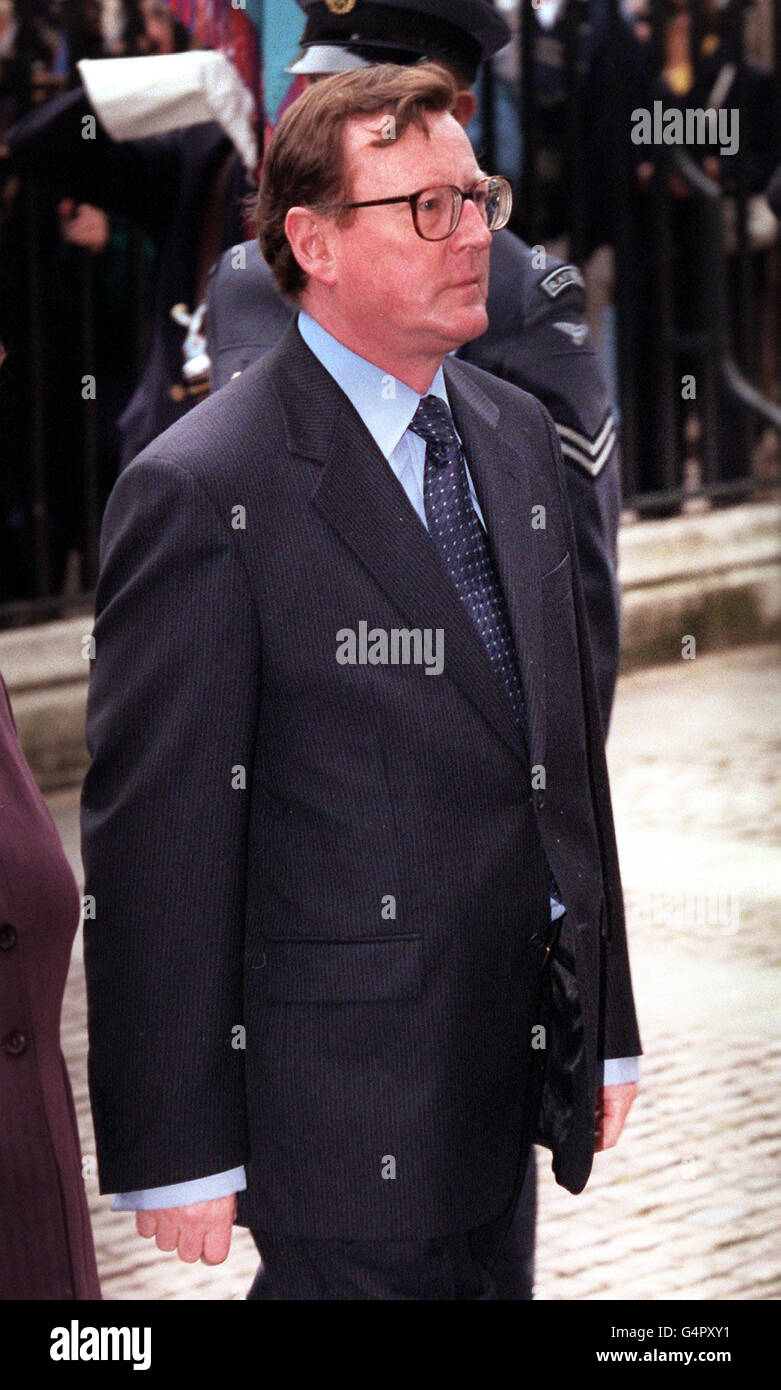 Royal 3 4 length military uniform hi-res stock photography and images ...