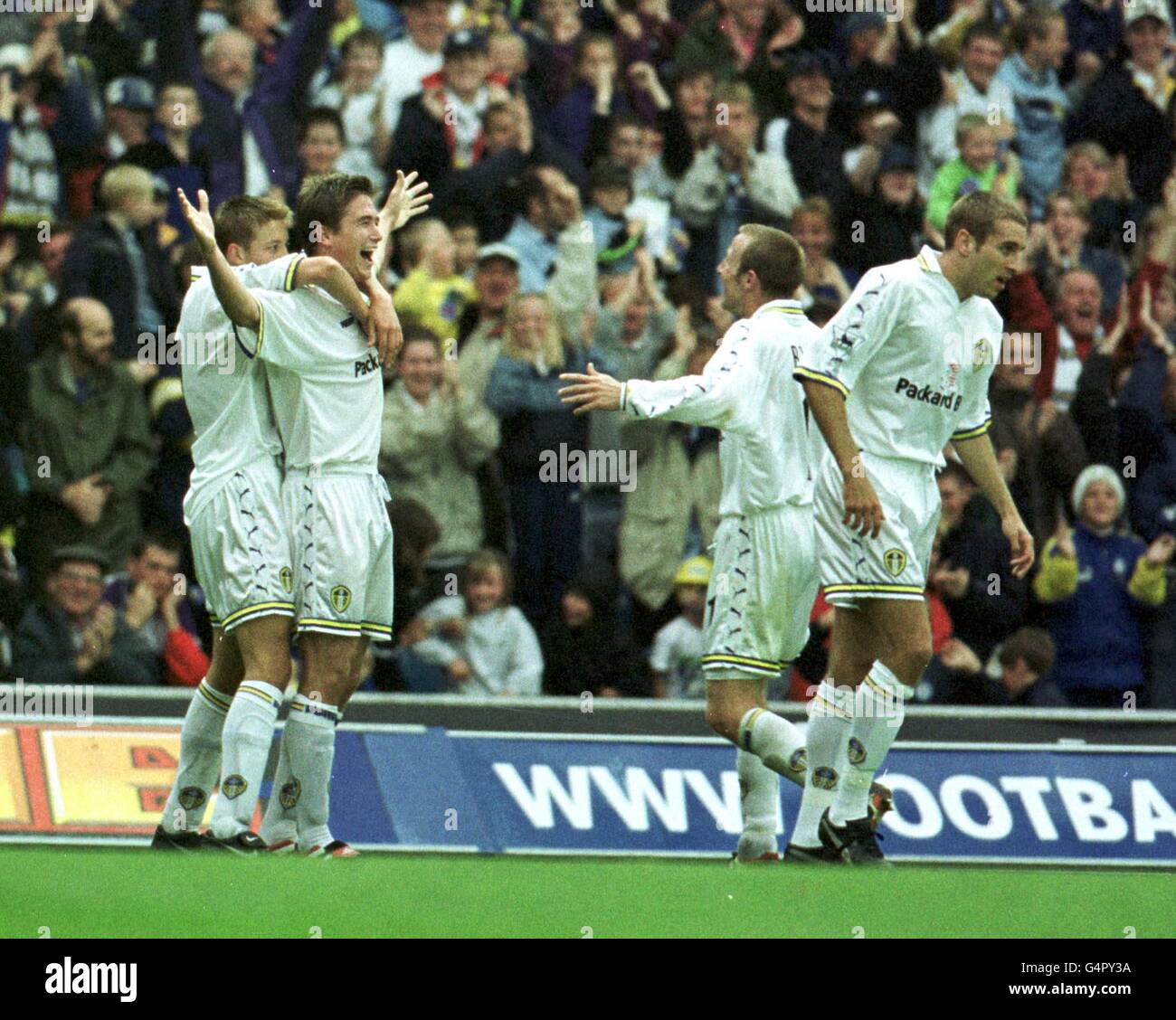 Sport football celebrating harry kewell hi-res stock photography and ...