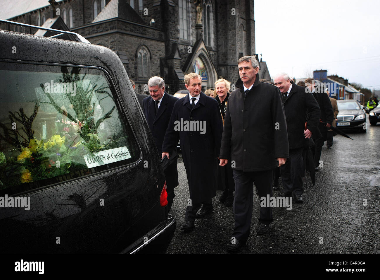 Taoiseach enda kenny and his brother john left hi-res stock photography ...