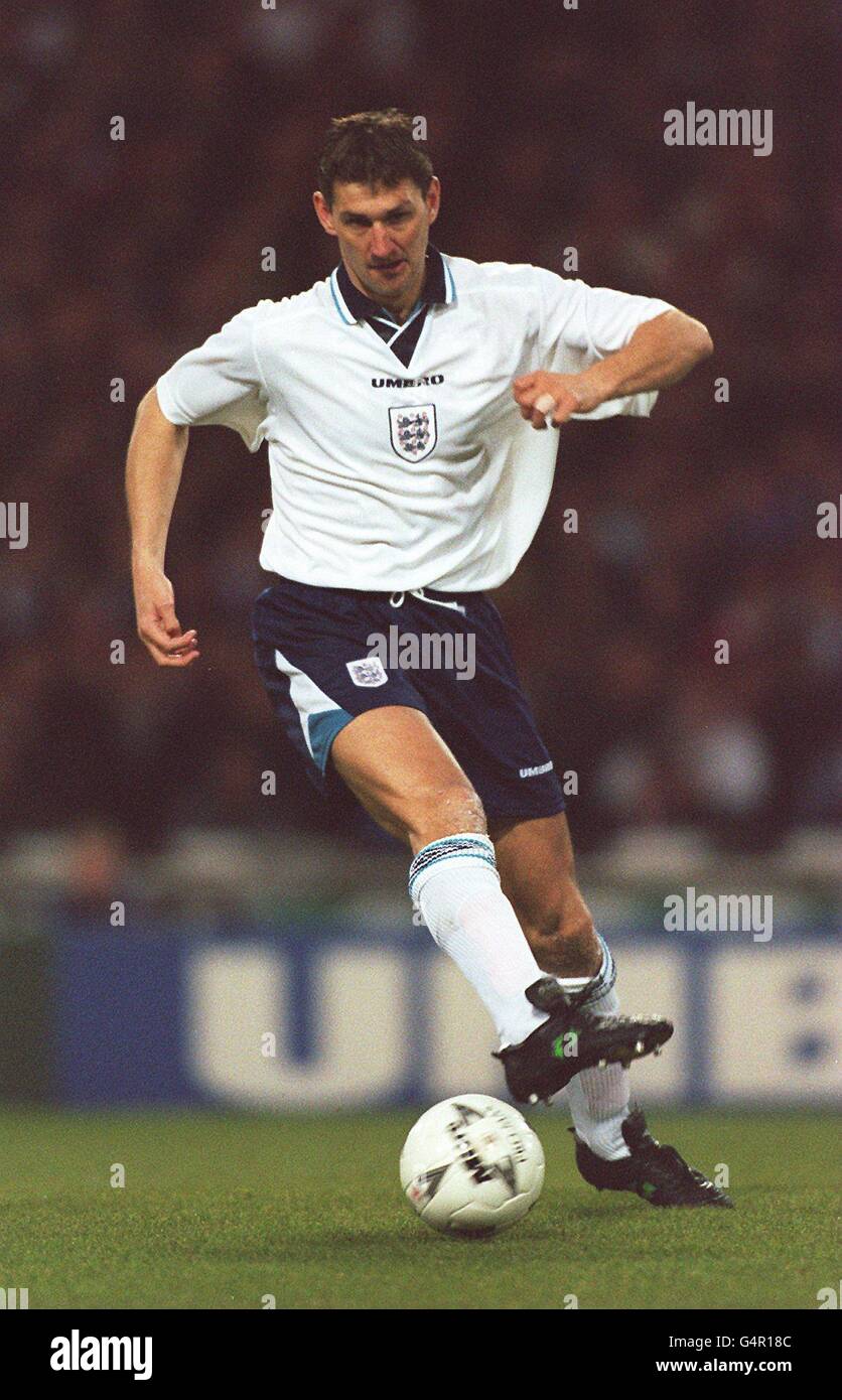 SOCCER. TONY ADAMS, ENGLAND Stock Photo - Alamy