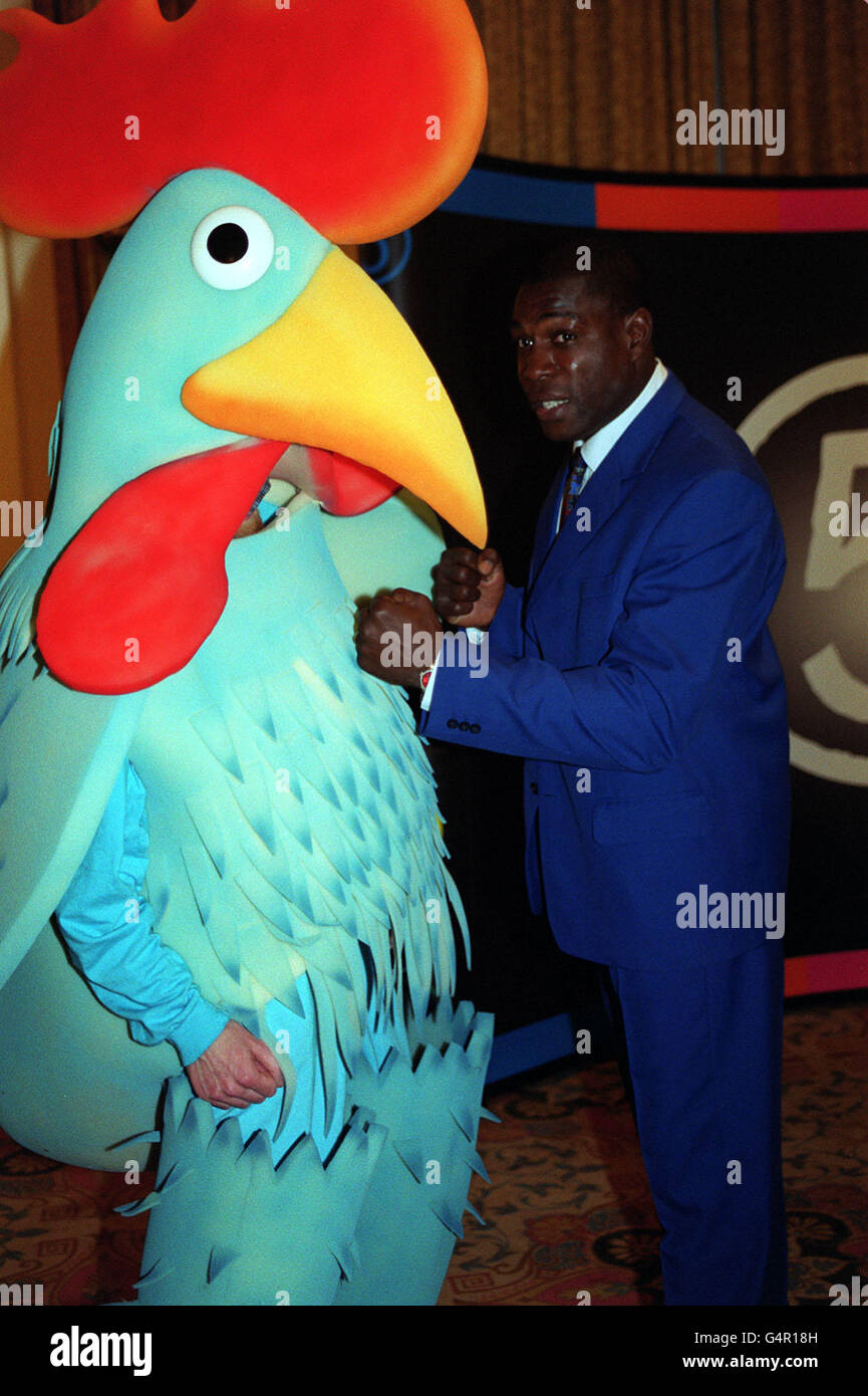 Former heavyweight boxer frank bruno poses with a giant chicken hi-res ...