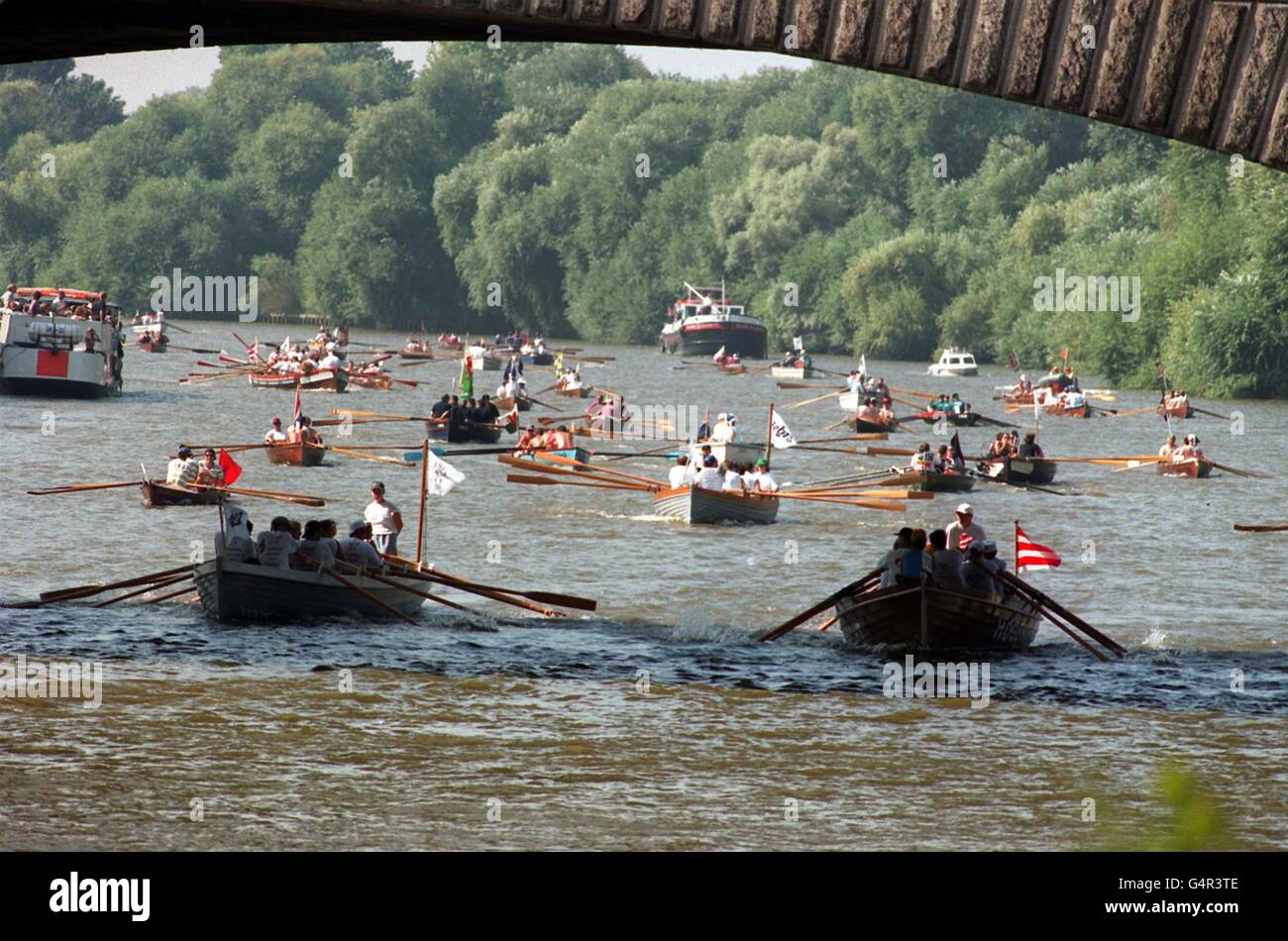 F l full length river boats sport rowing bridge maspcustoms3rdaug ...