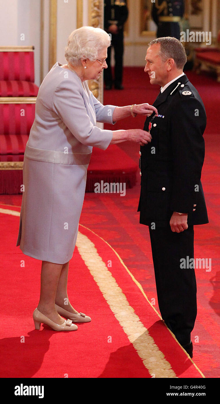Investiture at Buckingham Palace Stock Photo - Alamy