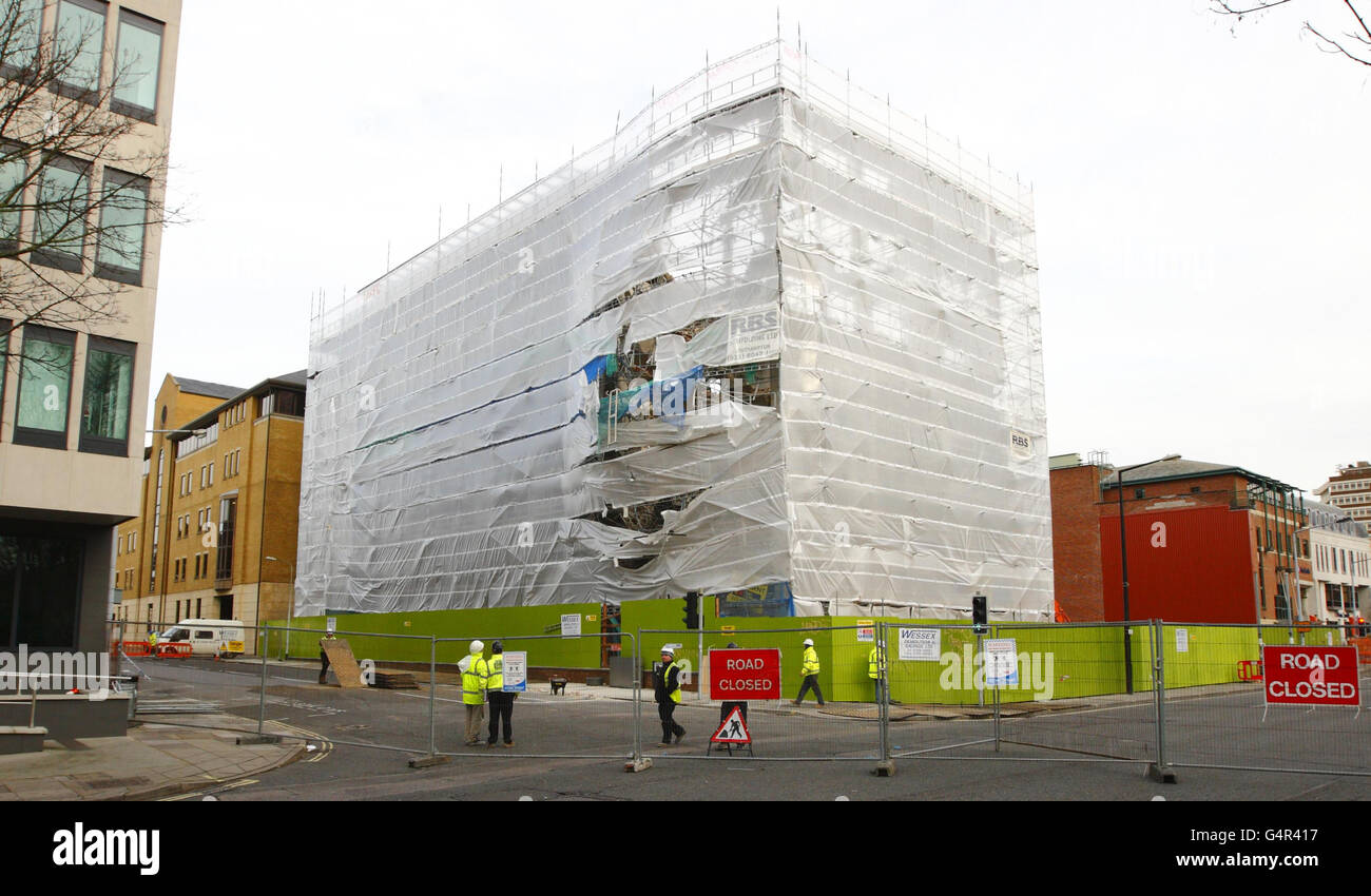 Bulging building hi-res stock photography and images - Alamy