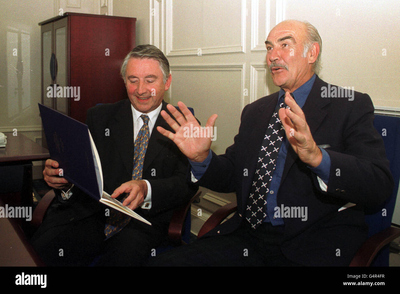 Sean connery suit hi-res stock photography and images - Alamy