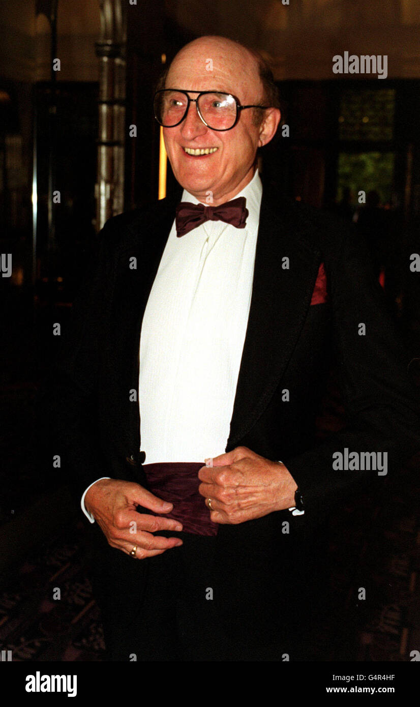 Ron moody kubrick award hi-res stock photography and images - Alamy