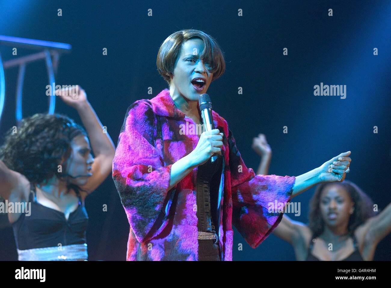 Showbiz Whitney Houston 2. Whitney Houston kicks off her first tour of ...