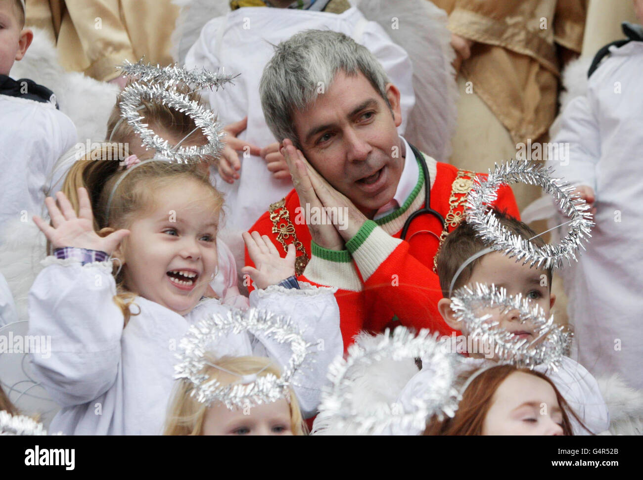 Lord Mayor Andrew Montague joins children dressed as angels, from St ...