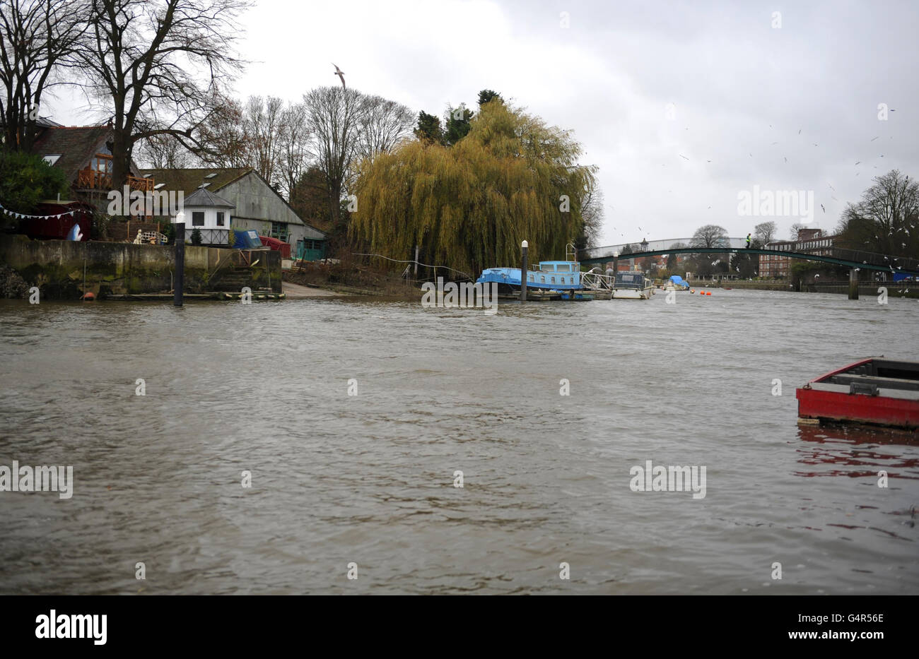 River Thames runs dry Stock Photo - Alamy