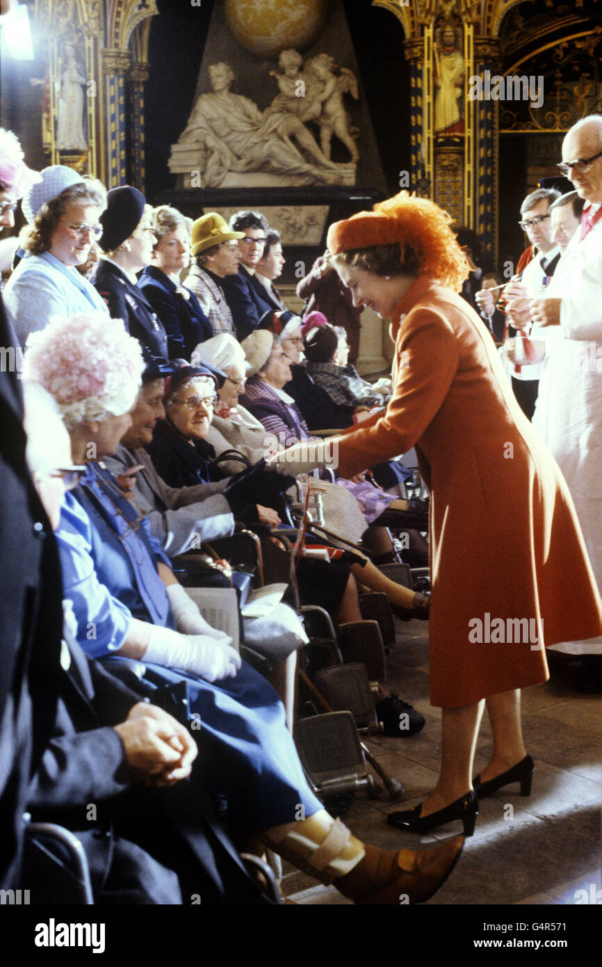Queen Elizabeth II presenting Maundy Money in Westminster Abbey in ...