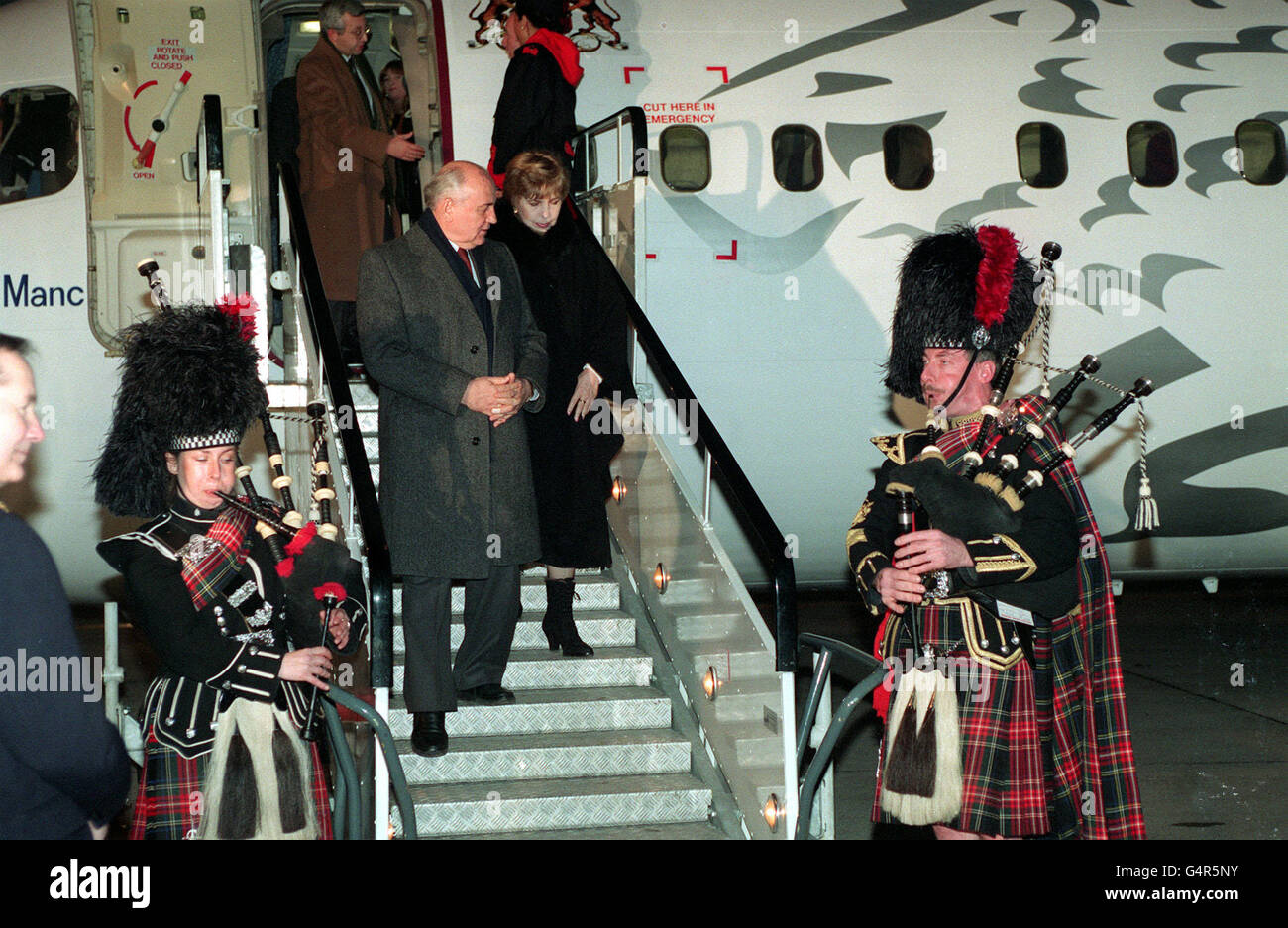 Mikhail and raisa gorbachev walking hi-res stock photography and images ...