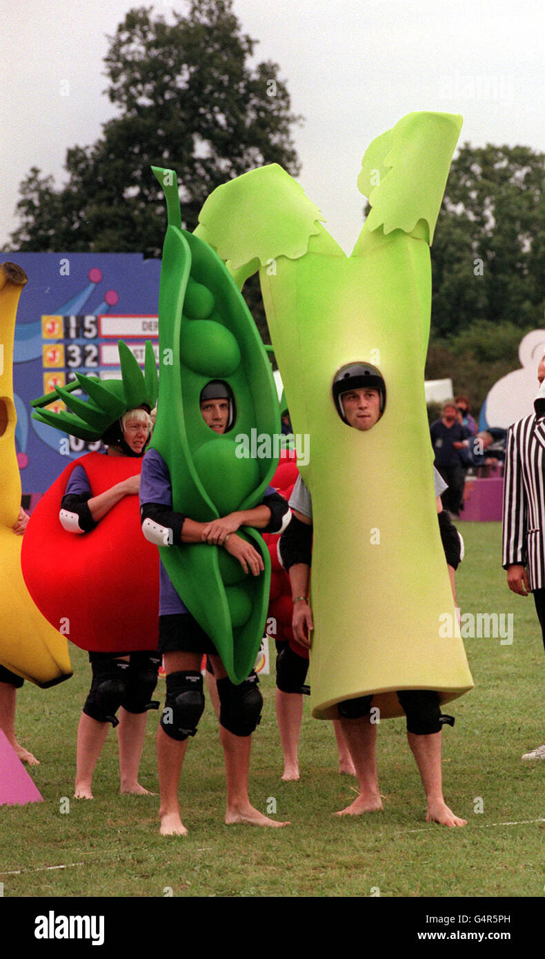 Contestants Julie Shelling (Tomato) and Neilson Smith (Pea) from the ...