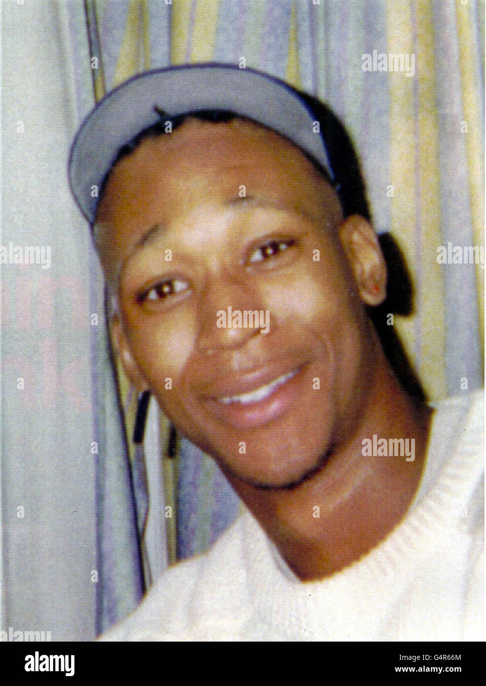 Metropolitan Police collect picture of Ian Paul Roach who died from a ...