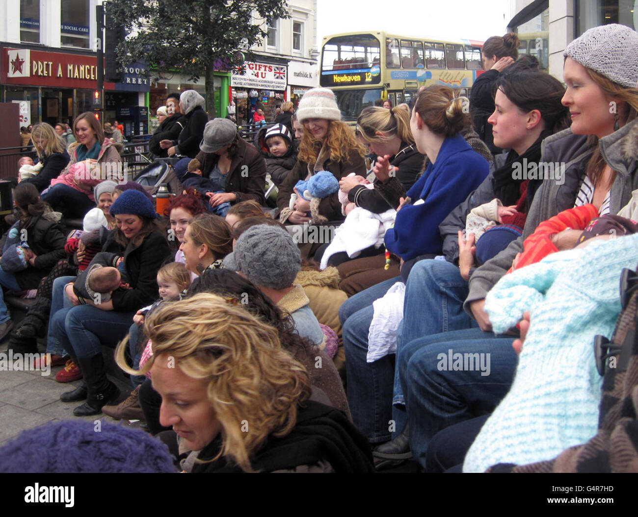 Beastfeeding hi-res stock photography and images - Alamy