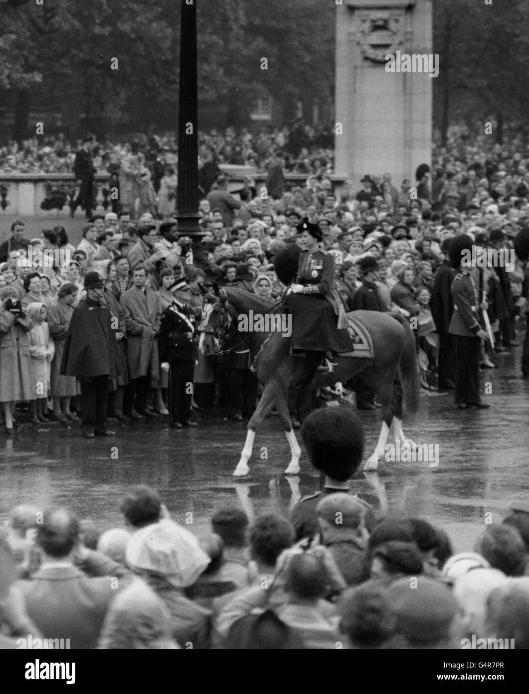 Trooping the colour crowd Black and White Stock Photos & Images - Alamy