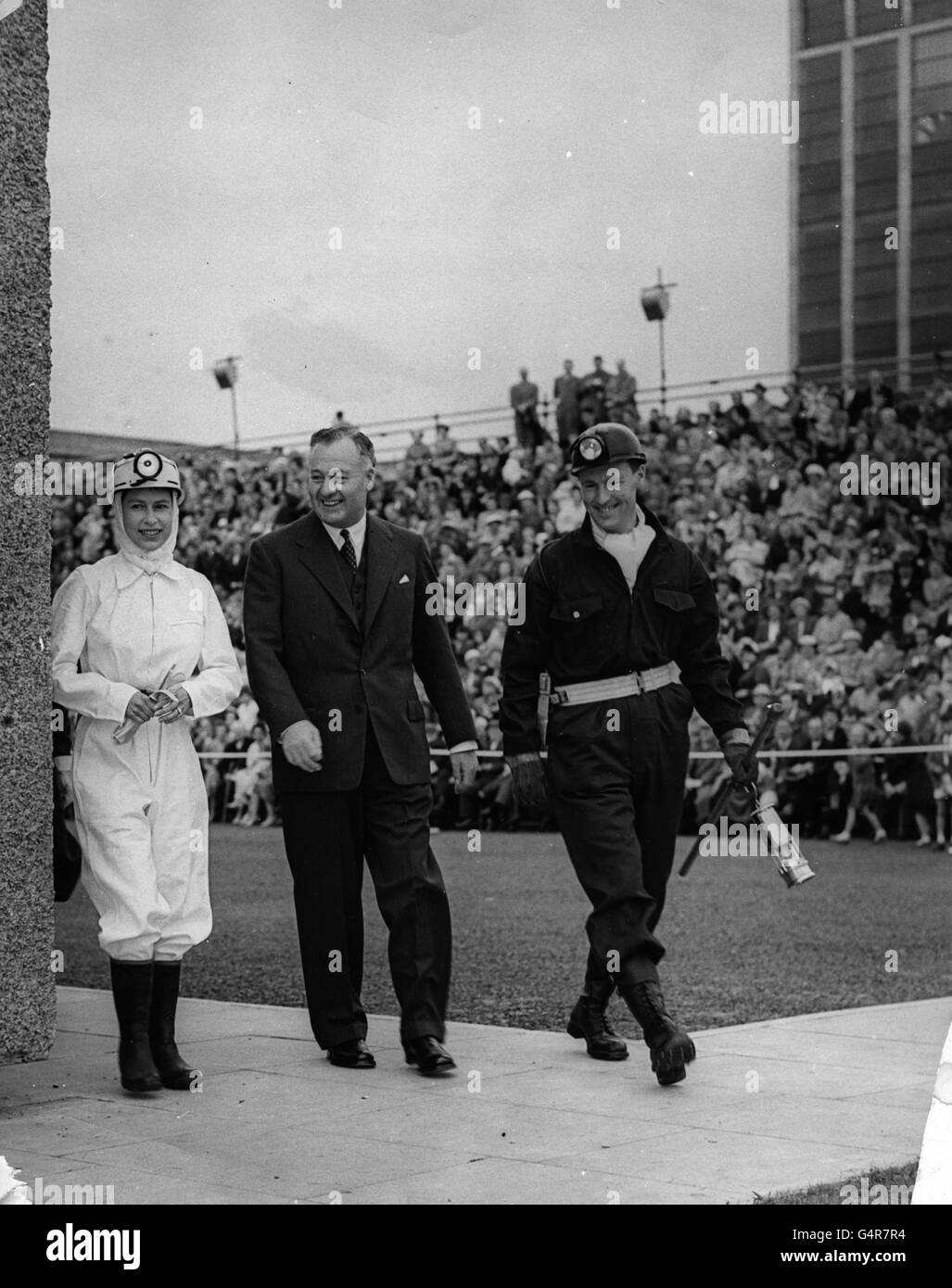 Queen elizabeth ii at rothes colliery hi-res stock photography and ...