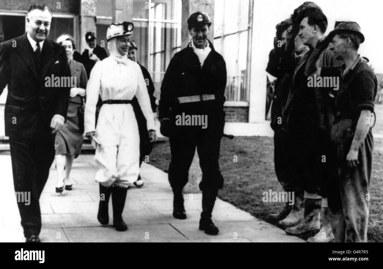 Miners doff their helmets at Queen Elizabeth II at Rothes Colliery ...