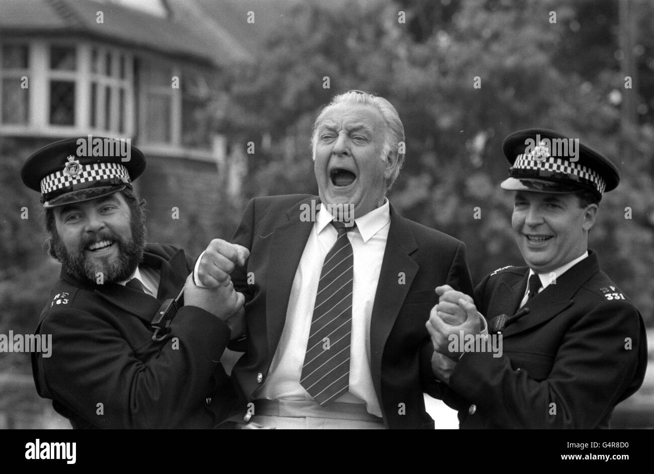 Donald Sinden Black and White Stock Photos & Images - Alamy