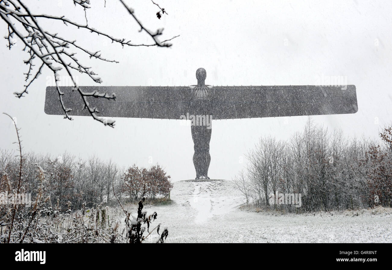 The Angel of the North statue is covered in heavy snow as a bitter ...