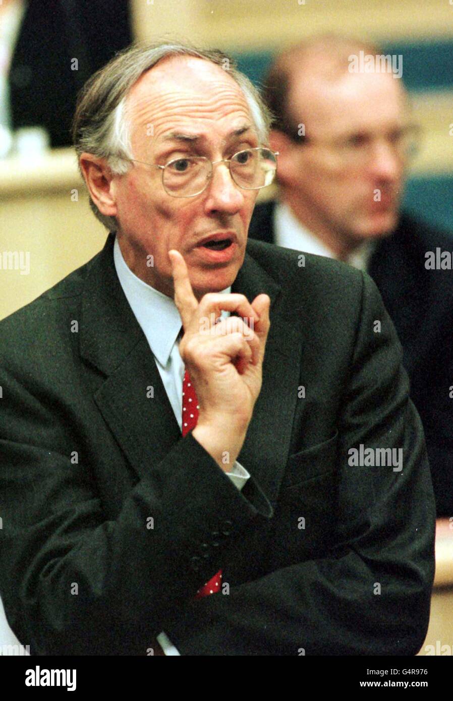 Donald dewar died mr dewar taken edinburgh royal infirmary hi-res stock ...