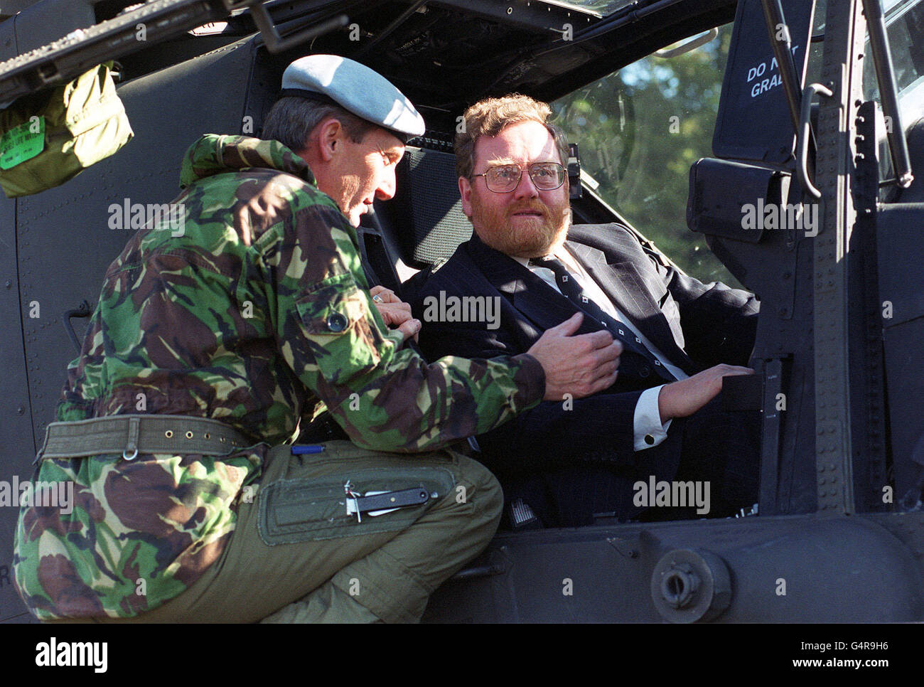 Top british army apache pilot hi-res stock photography and images - Alamy