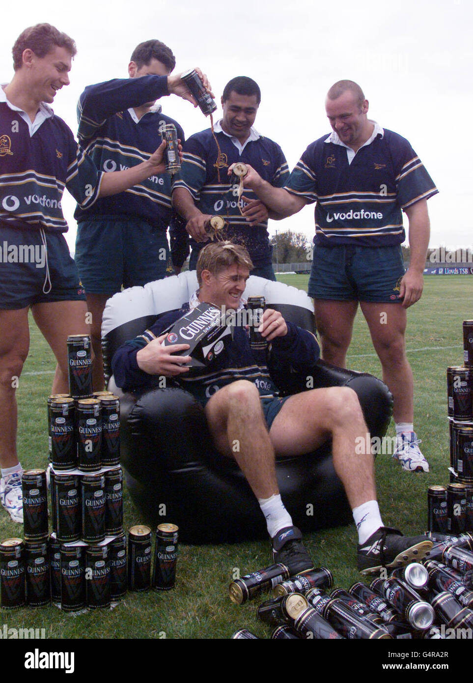 Pouring guinness can hi-res stock photography and images - Alamy