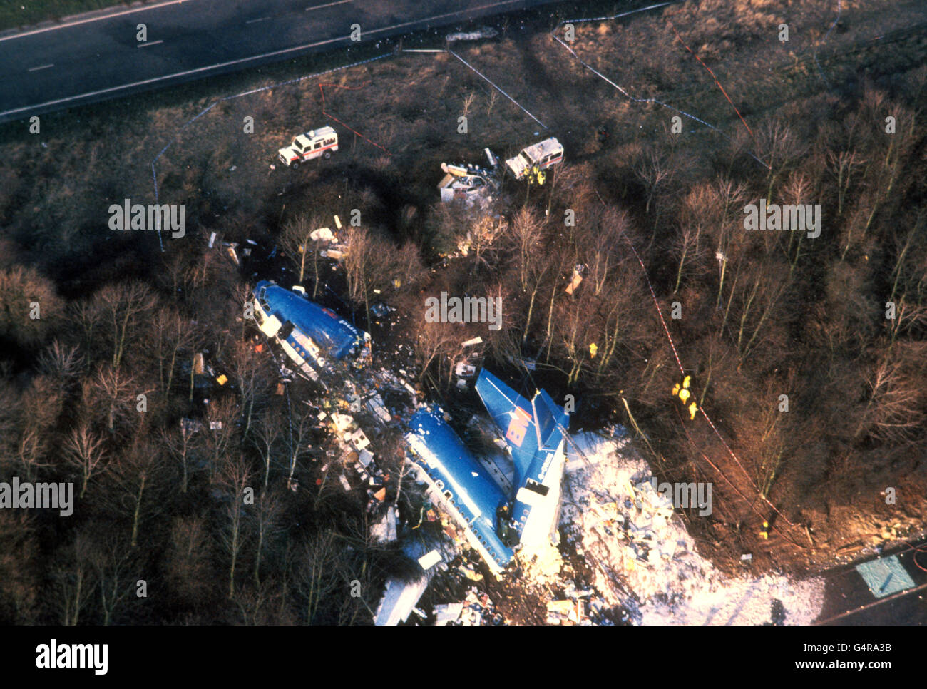 Aerial view crash plane disaster brityear1989 hi-res stock photography ...