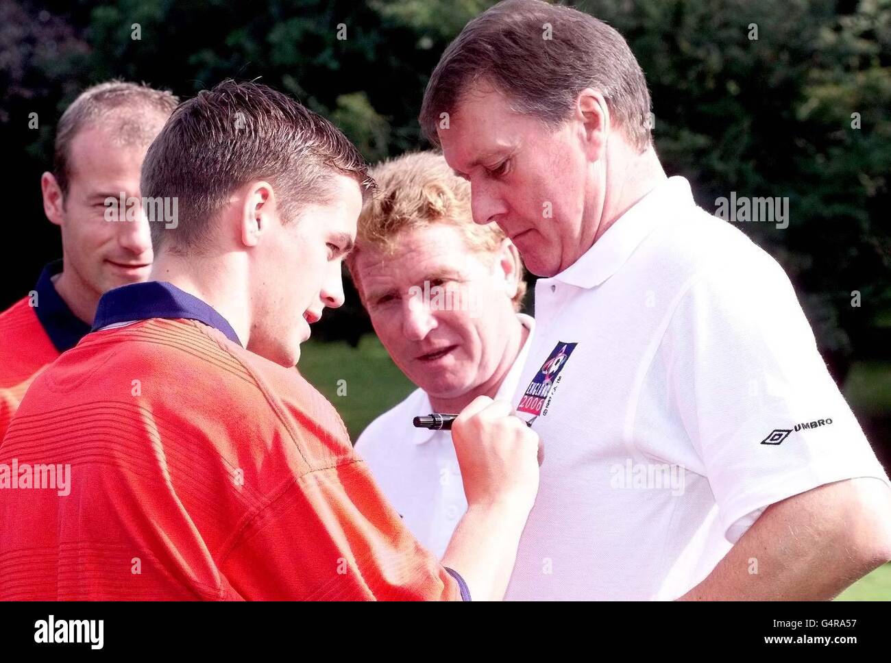 News charity shearer hi-res stock photography and images - Alamy