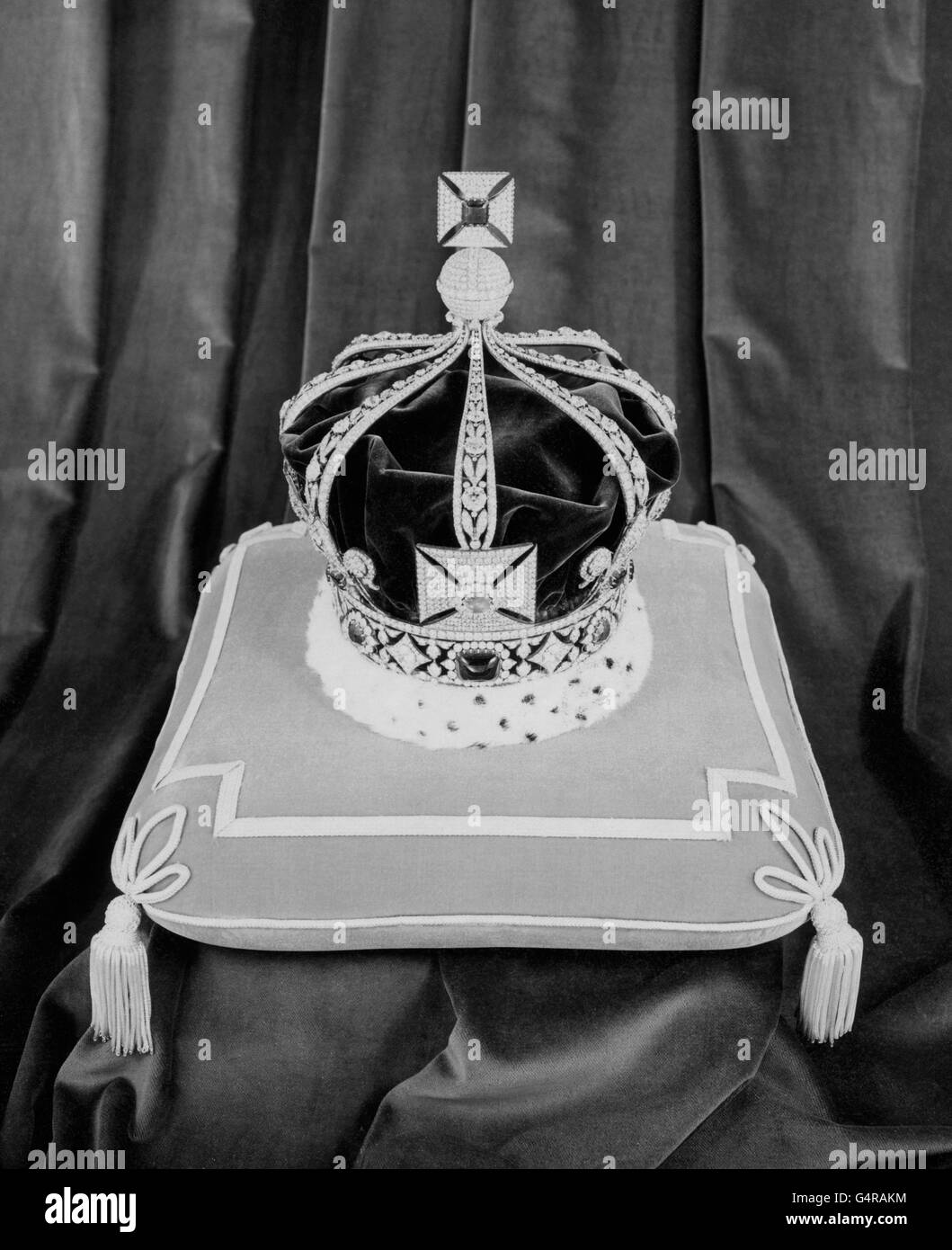 Royalty - British Crown Jewels and Regalia - Tower of London Stock ...