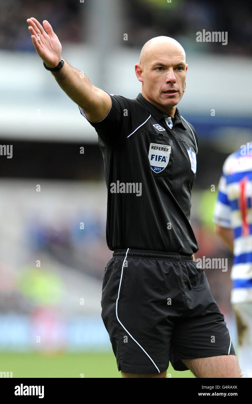 Howard webb manchester united hi-res stock photography and images - Alamy