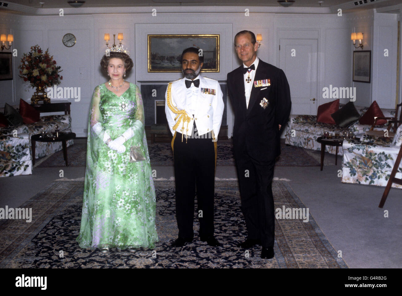 Queen elizabeth ii with the sultan of oman hi-res stock photography and ...