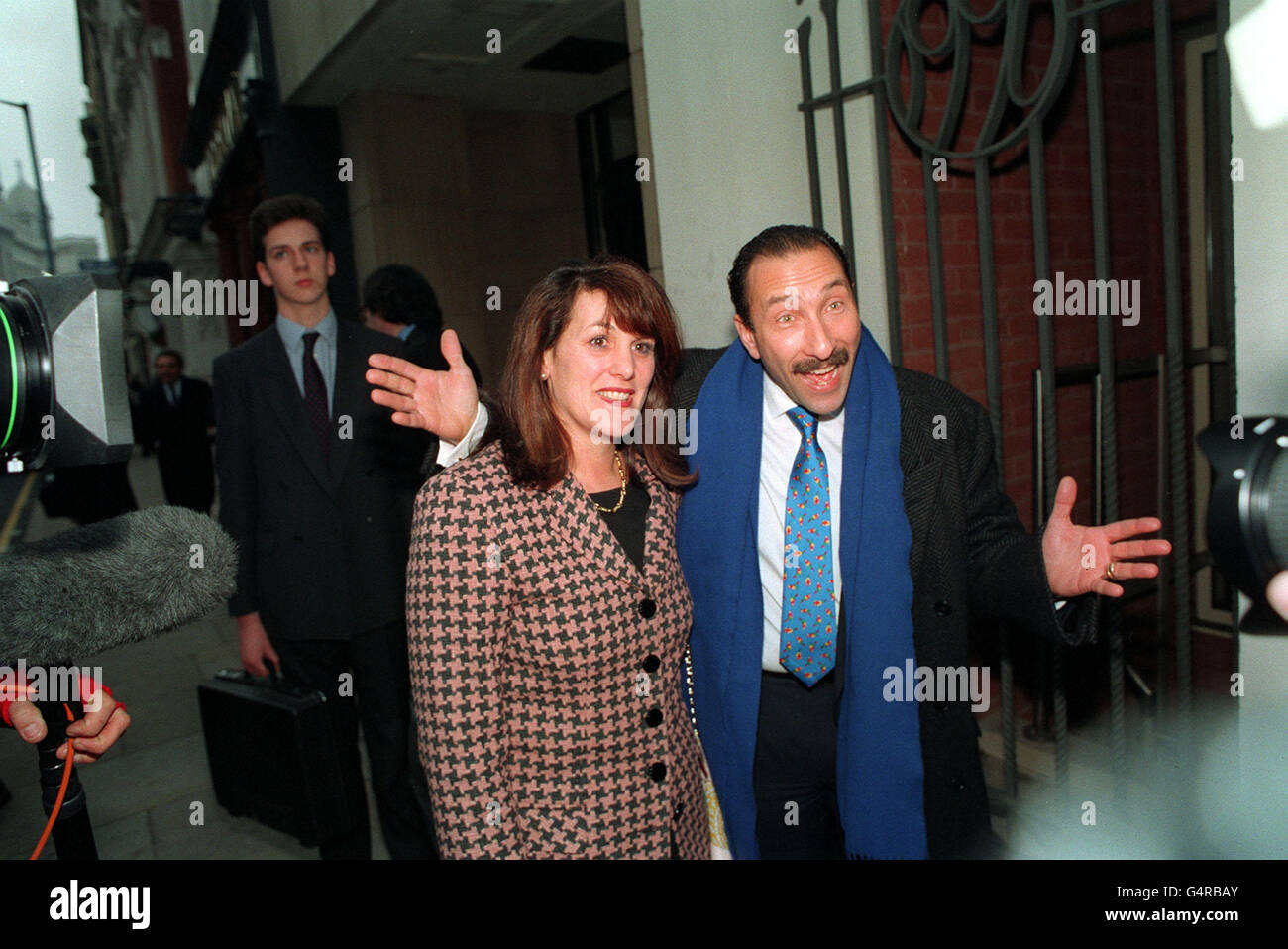 Fraudster Roger Levitt, with his wife after leaving Southwark Crown ...
