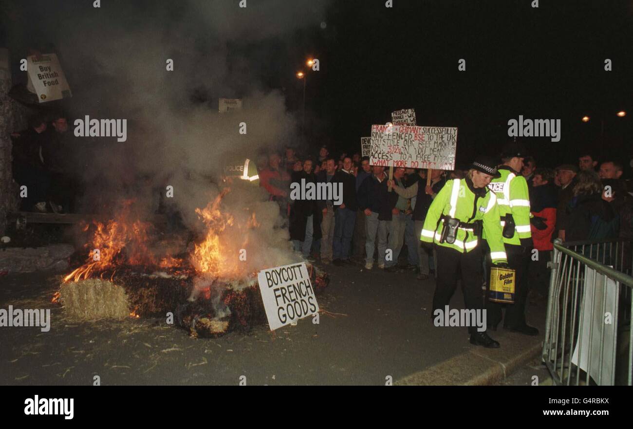 South West Farmers and supporters alongside burning hay bales during ...