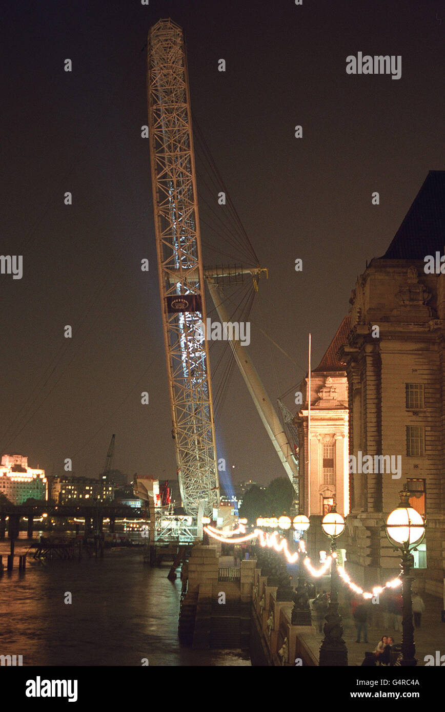 The 1,500-tonne British Airways London Eye in its fully upright ...