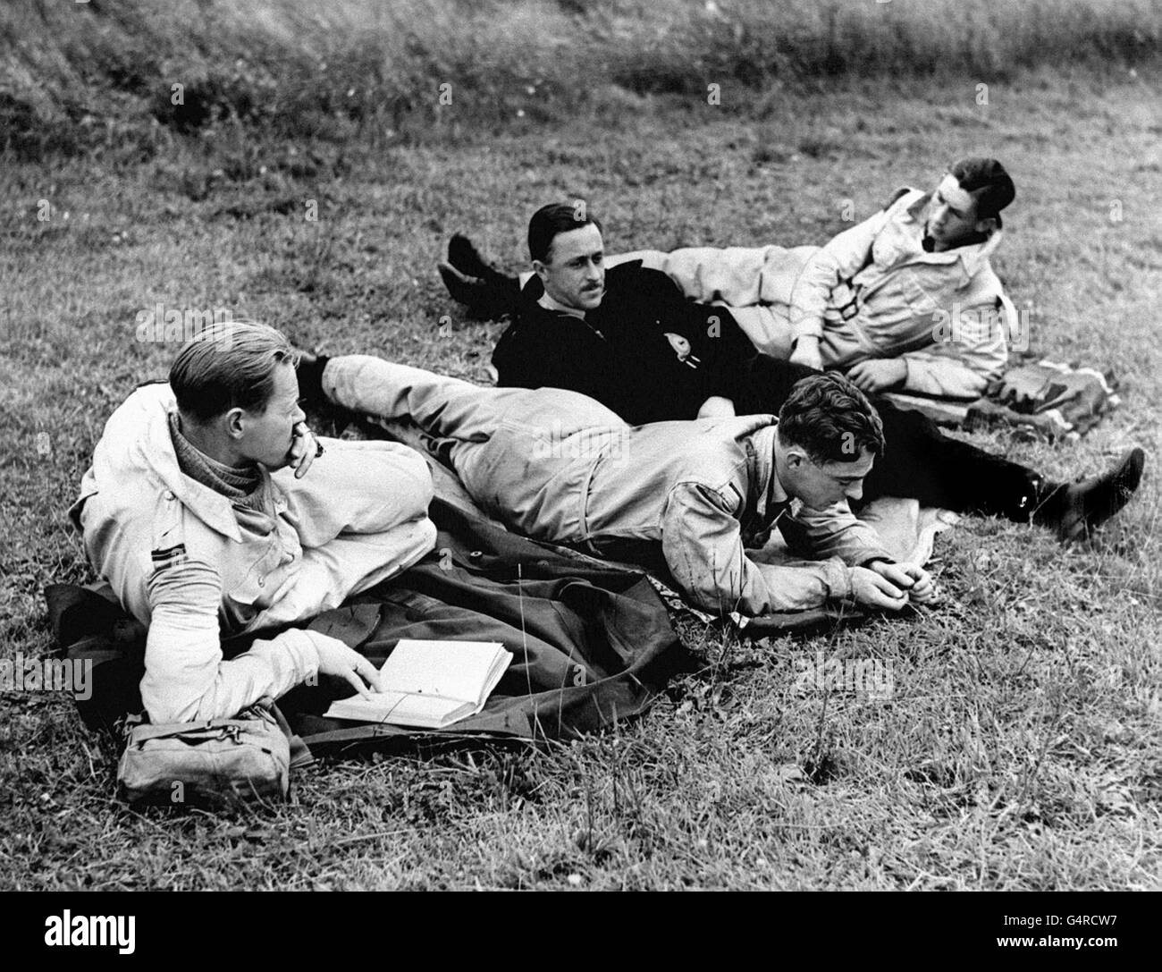 Pilots in the raf scramble hi-res stock photography and images - Alamy
