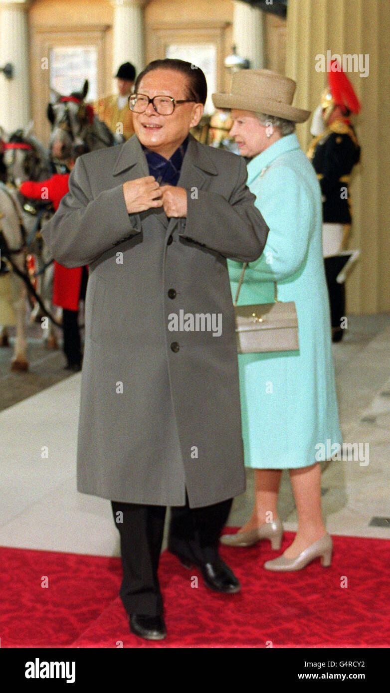 Chinese president jiang zemin queen hi-res stock photography and images ...