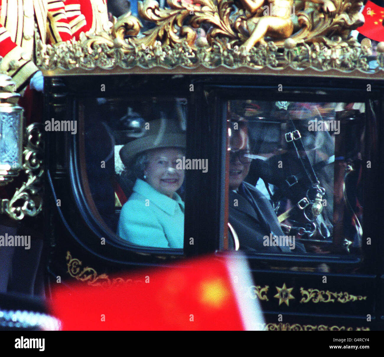 Chinas president jiang zemin with the hm queen elizabeth ii hi-res ...