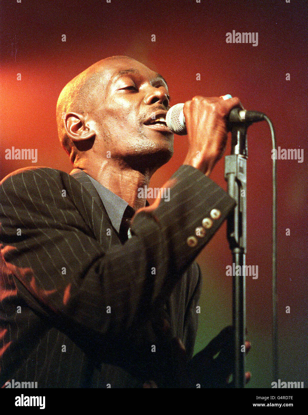 Maxi jazz of faithless performs on stage hi-res stock photography and ...