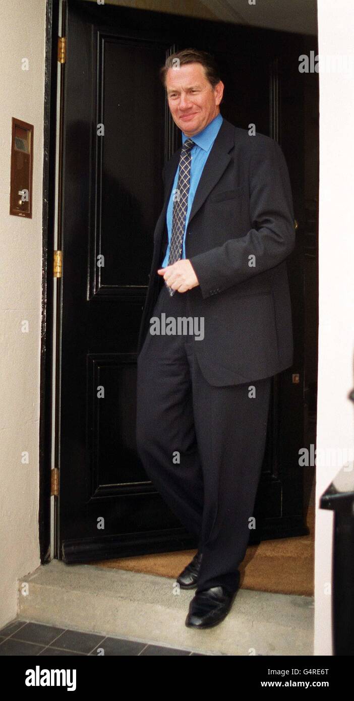 Doorstep interview hi-res stock photography and images - Alamy