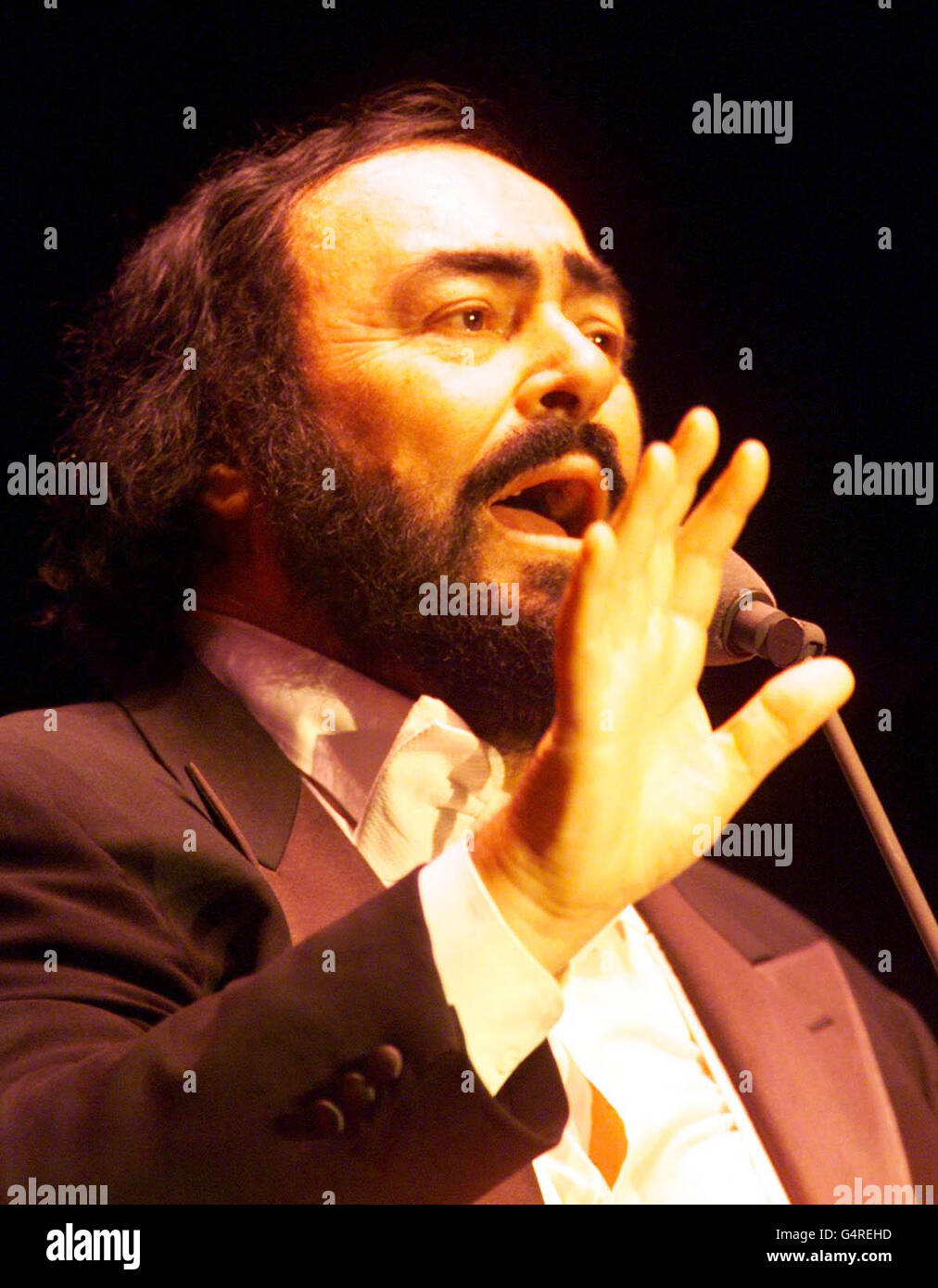 Italian tenor Luciano Pavarotti performing to an estimated 14,000 ...