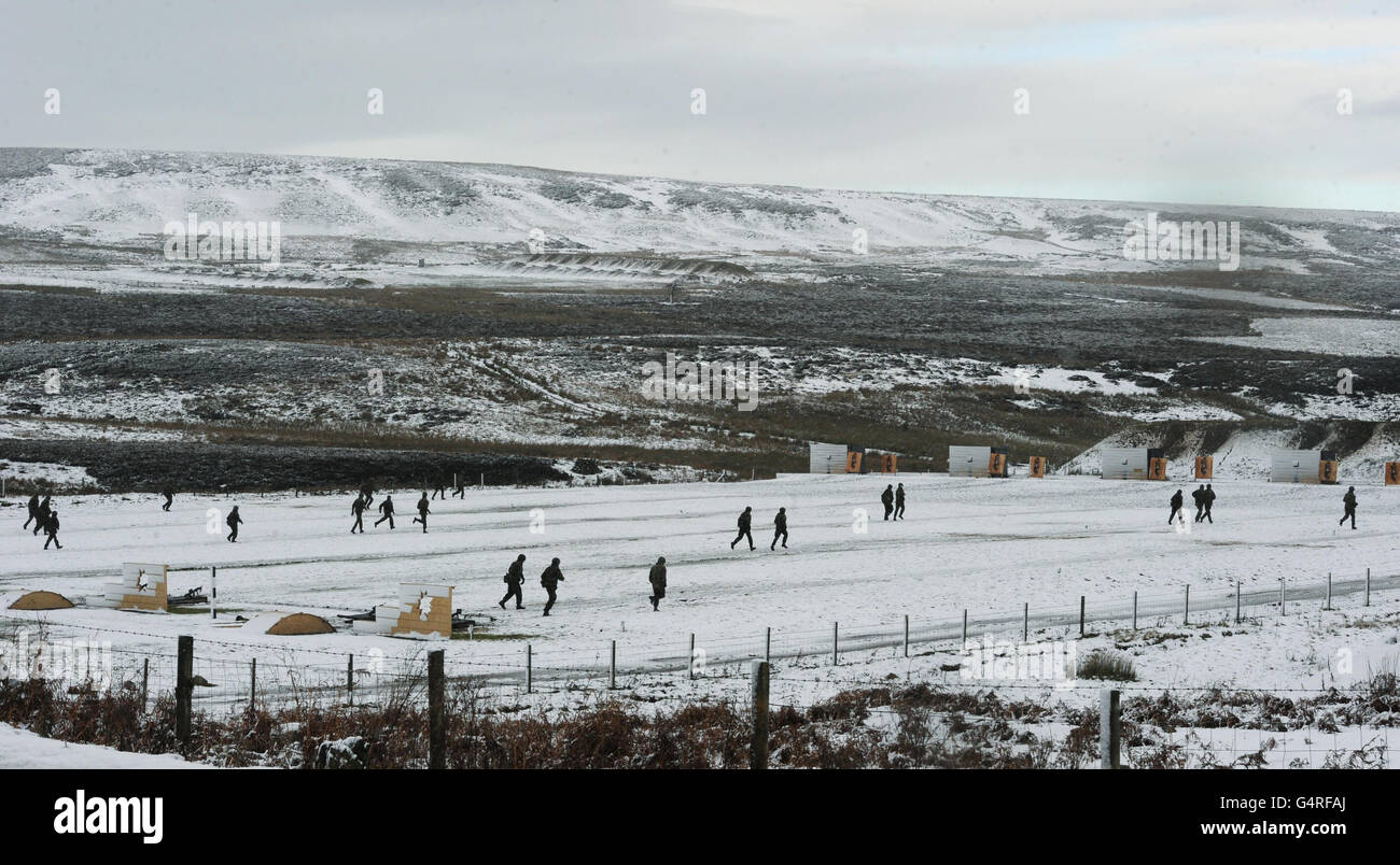 Soldiers from Catterick Garrison train in the snow on the firing ranges ...