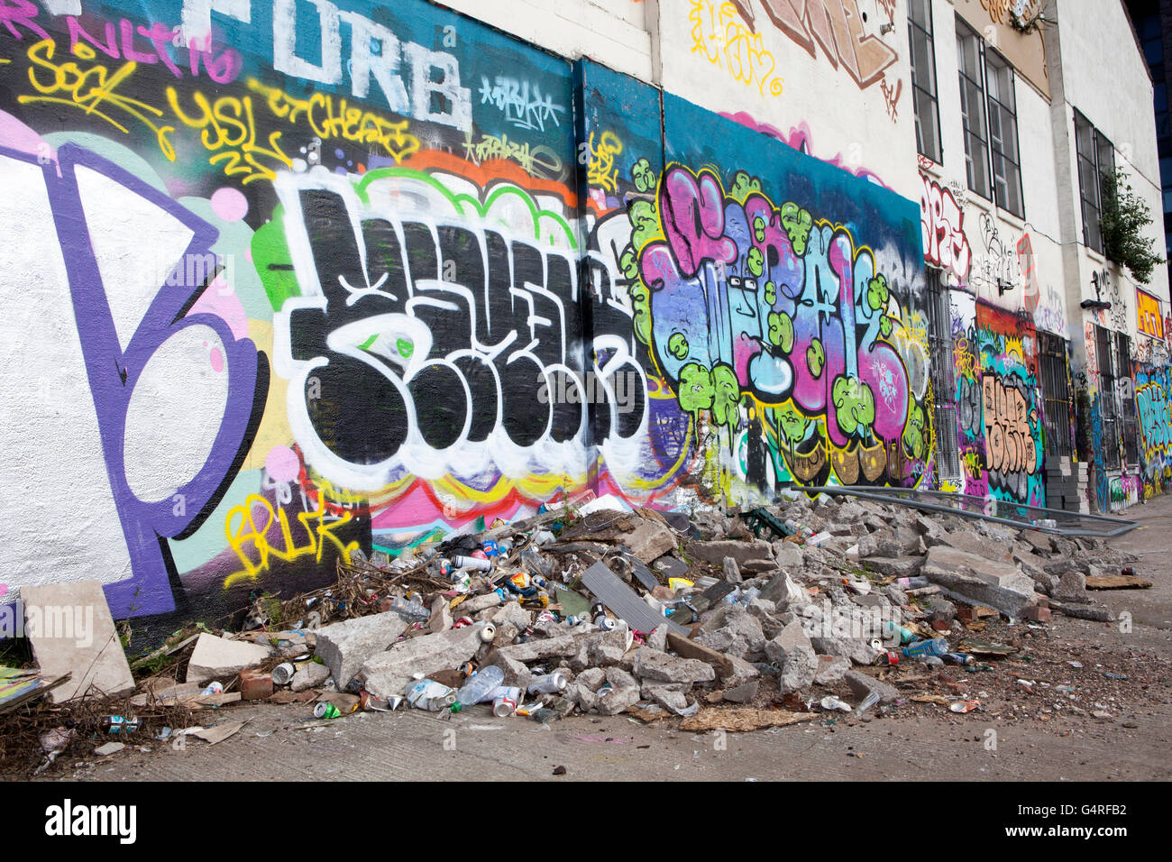 Art murals & graffiti around Gin Lane in Liverpool, Merseyside, UK ...