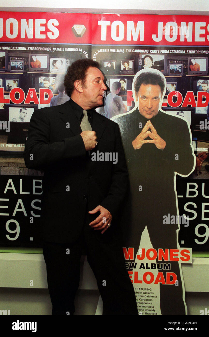 Welsh superstar tom jones home nightclub hi-res stock photography and ...