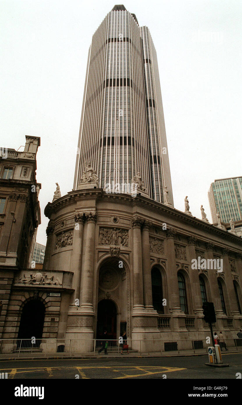 Natwest Tower. The Natwest Tower, in the city of London Stock Photo - Alamy