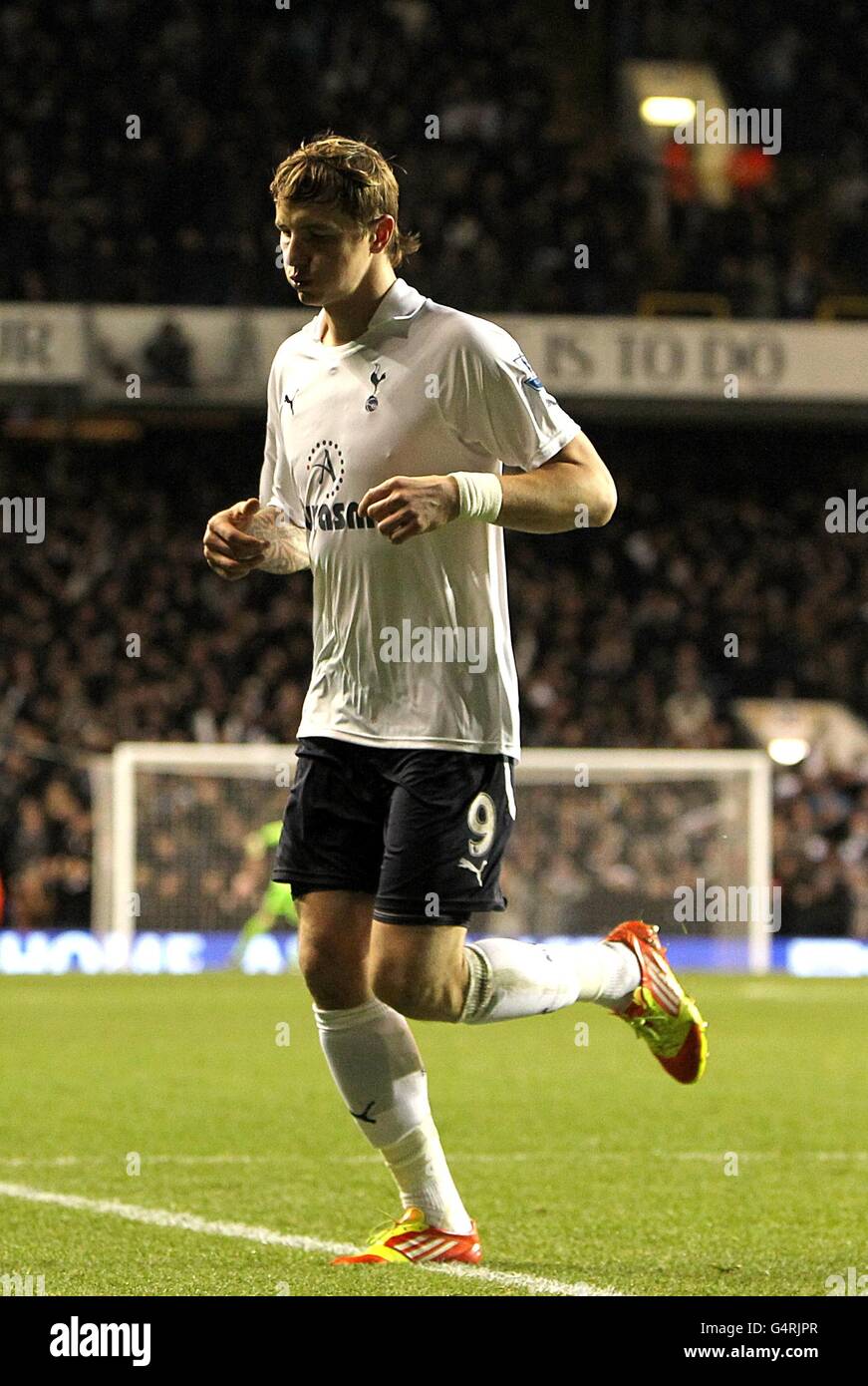Tottenham Hotspur's Roman Pavlyuchenko celebrates after scoring his ...