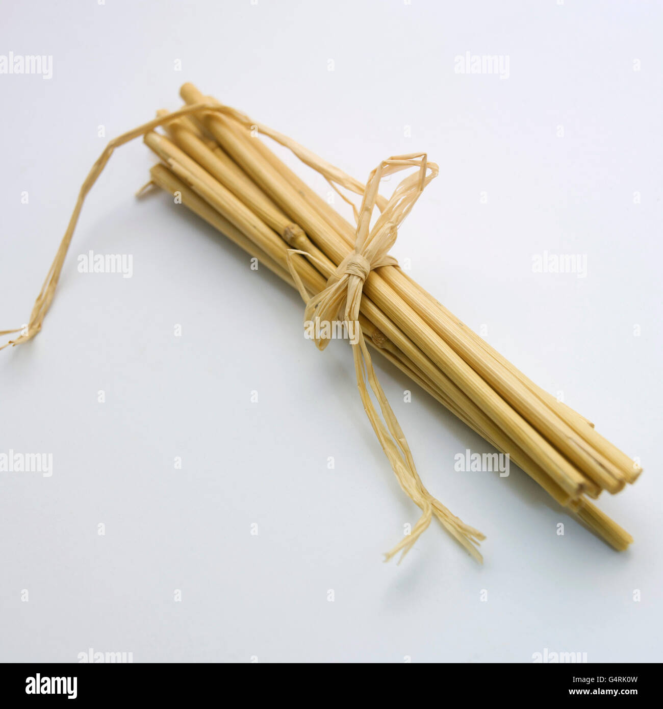 Straw, tied together Stock Photo - Alamy