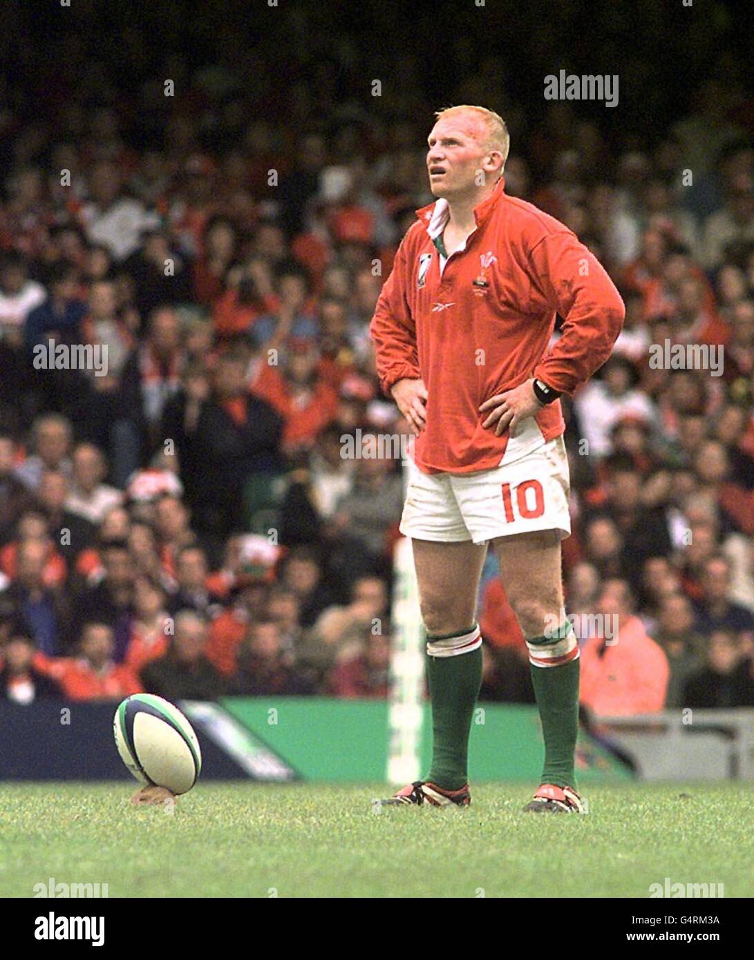 Rugby international full length ball in hand hi-res stock photography ...