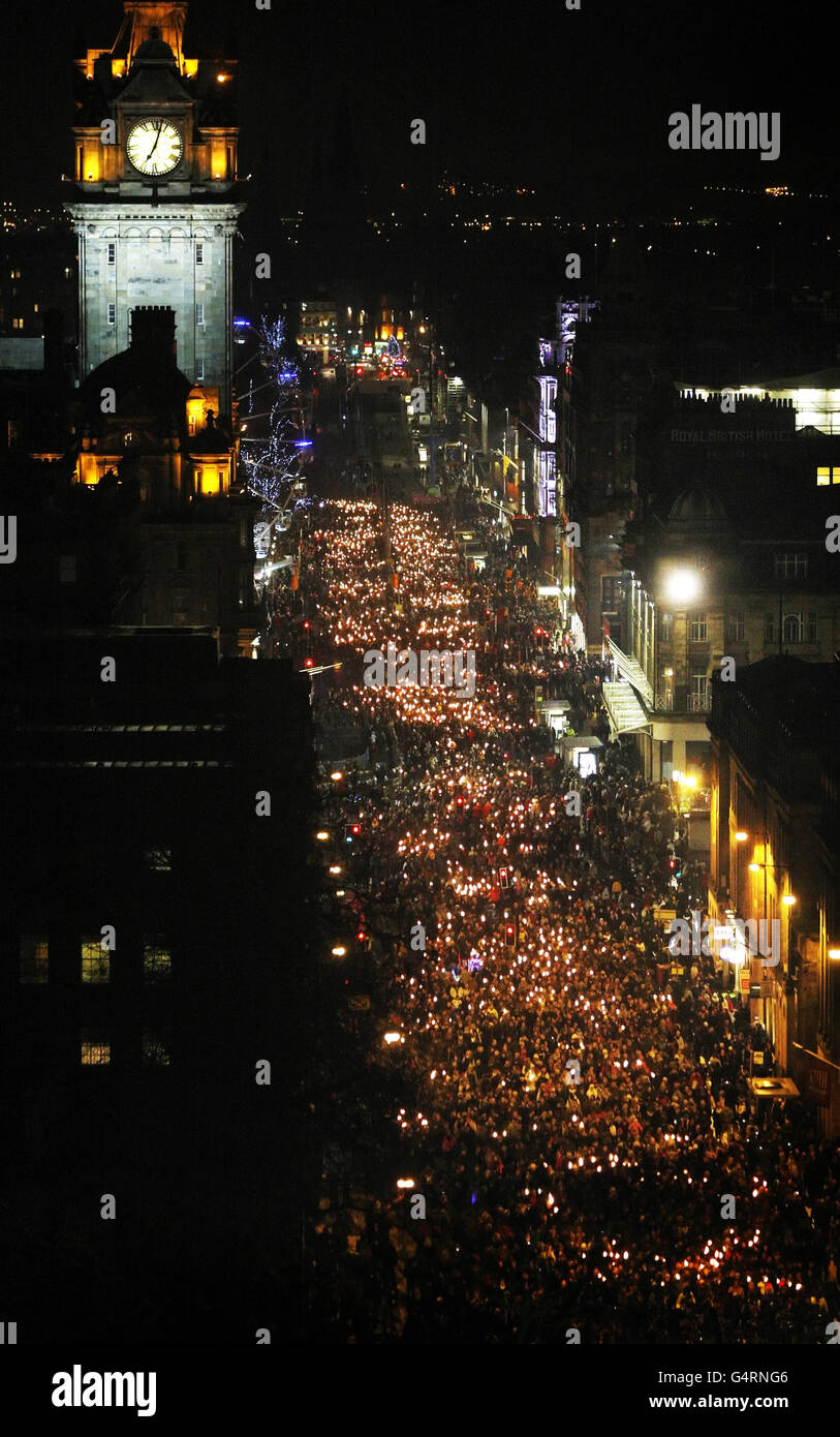 Hogmanay scotland torches hi-res stock photography and images - Alamy